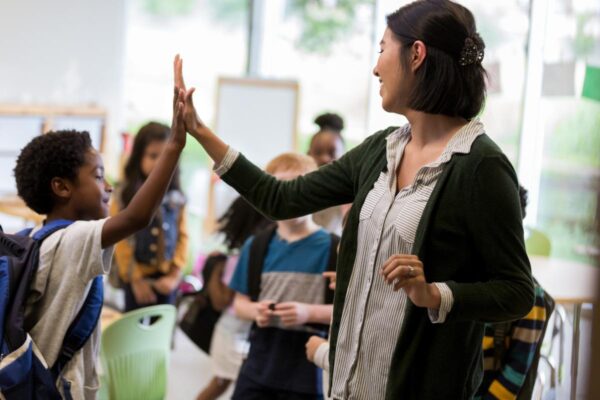 10 Techniques to Use Positive Reinforcement in the Classroom ...